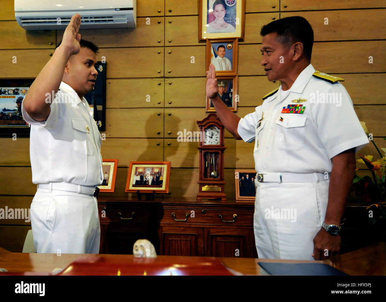 Vice adm ferdinand golez Banque de photographies et d’images à haute ...