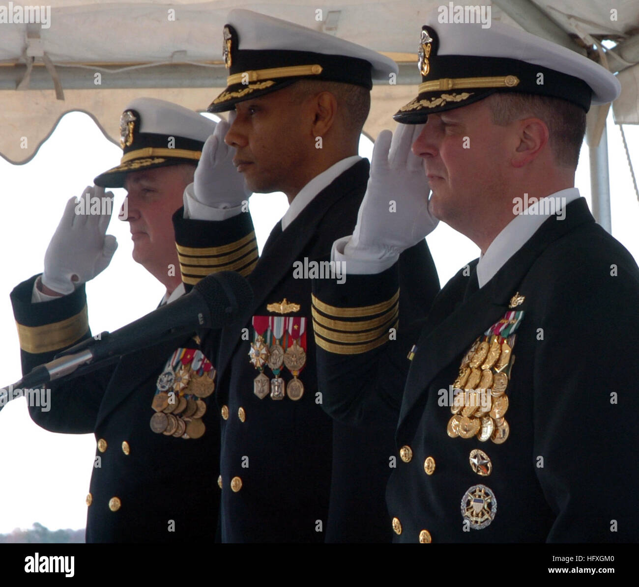 051202-N-6639M-005 Norfolk, Va. (déc. 2, 2005) - de gauche, arrière Adm ...