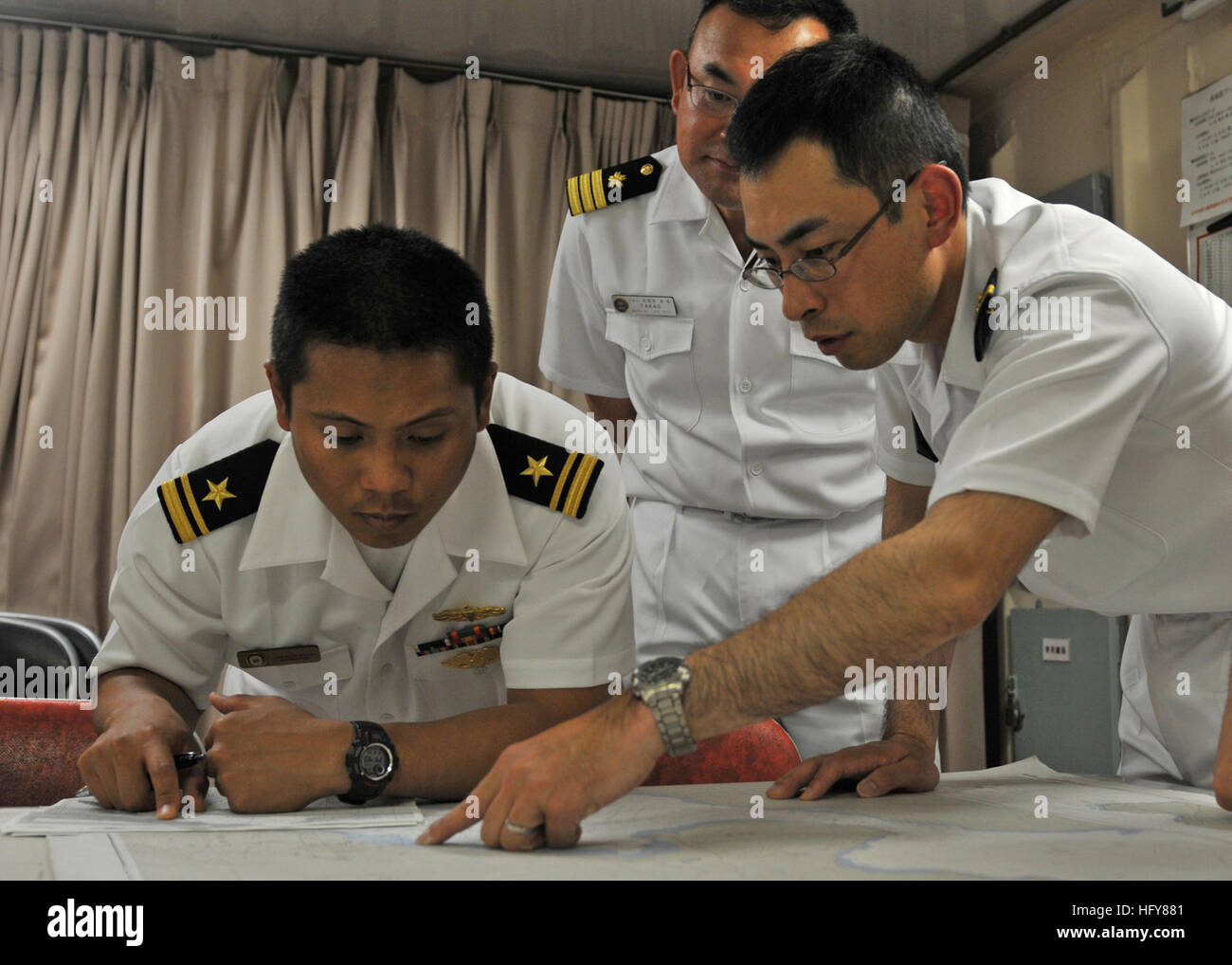 Navagation uss mustin ddg 89 Banque de photographies et d’images à ...