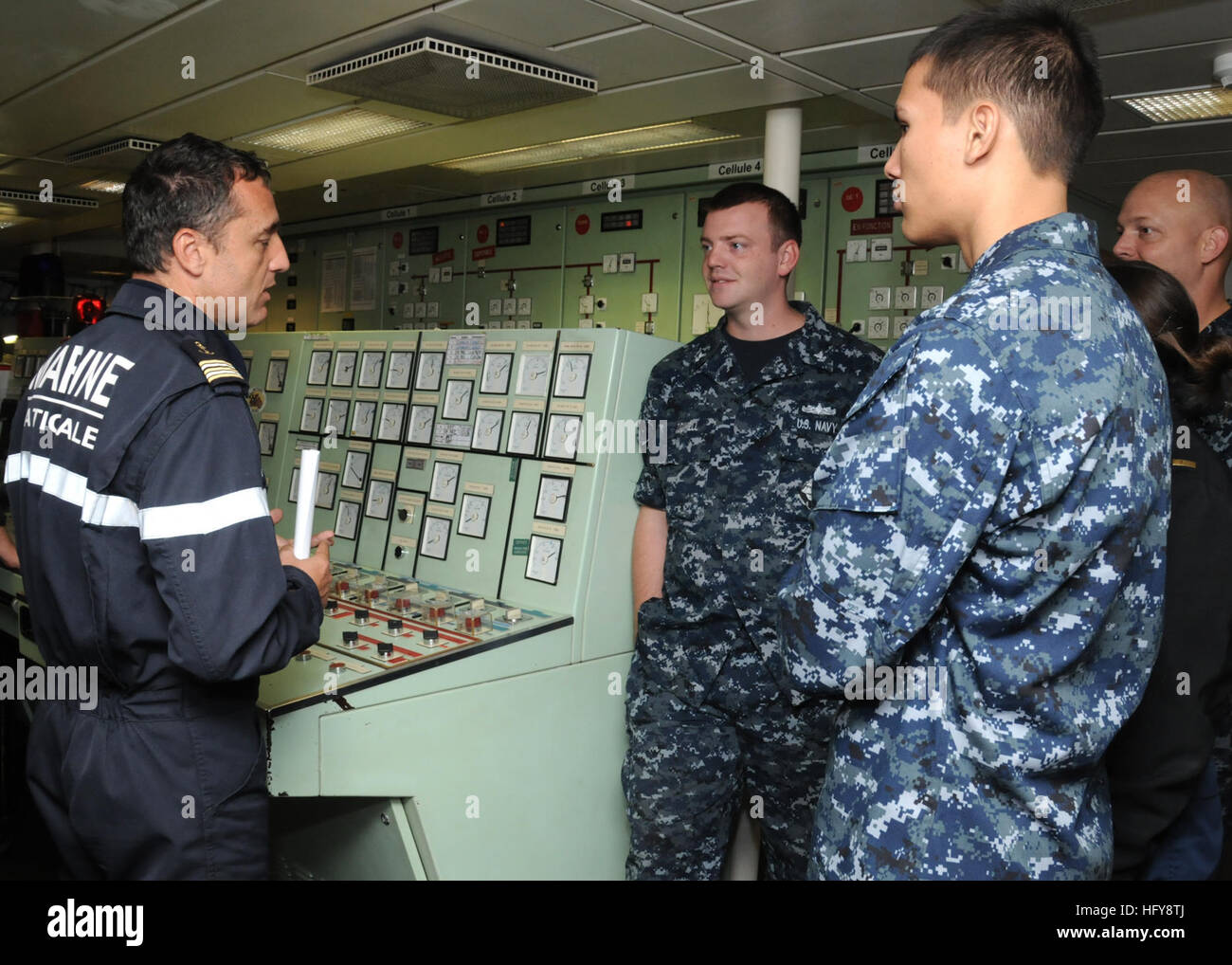 100618-N-3327M-064 de l'OCÉAN PACIFIQUE (18 juin 2010) Capt Renaud ...