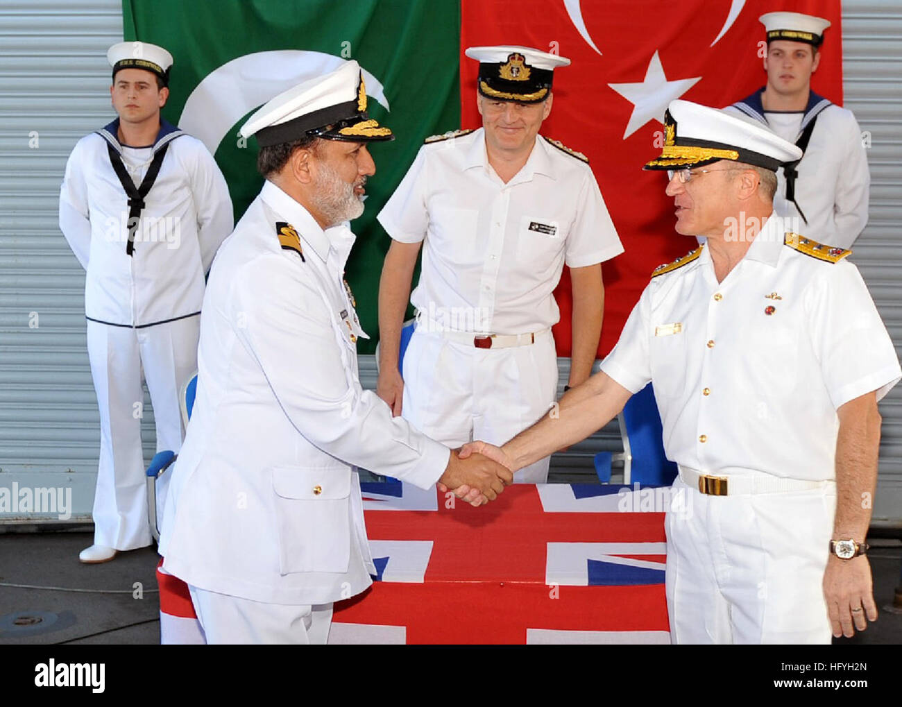Royal navy frigate hms cornwall f99 Banque de photographies et d’images ...