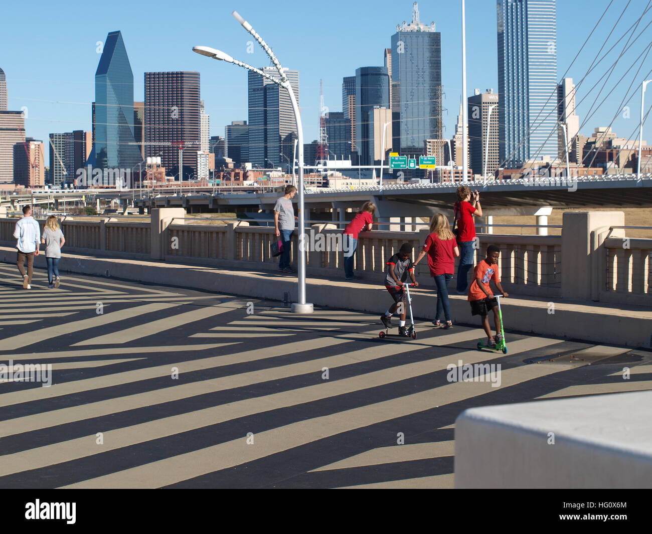 Pont de ron kirk Banque de photographies et d’images à haute résolution ...