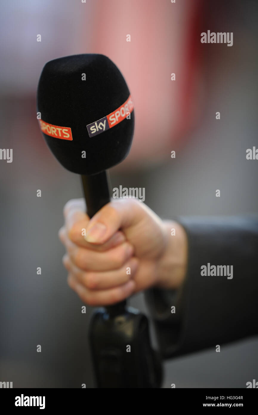 Reporter microphone Banque de photographies et d’images à haute ...