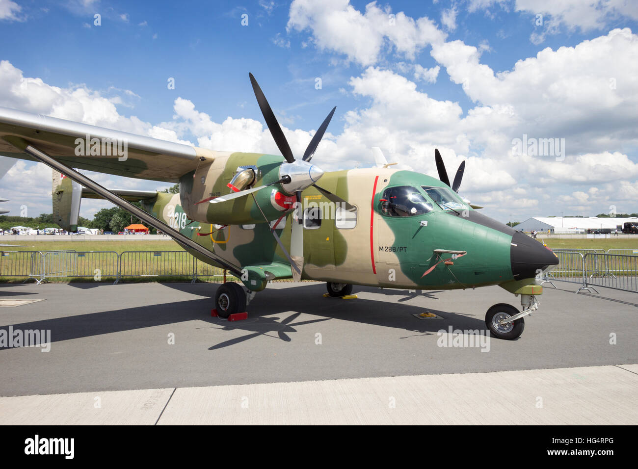 Avion pzl m28 skytruck Banque de photographies et d’images à haute ...