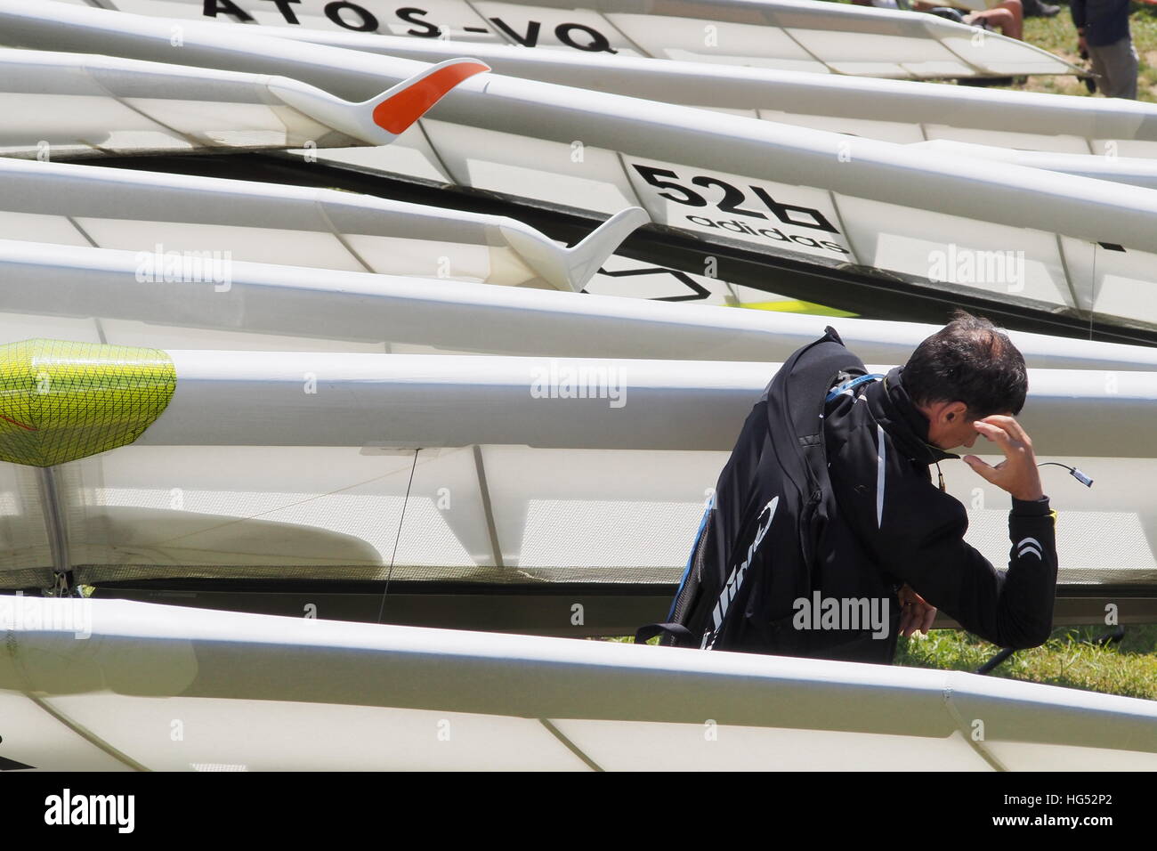 Homme planeur Banque de photographies et d’images à haute résolution ...