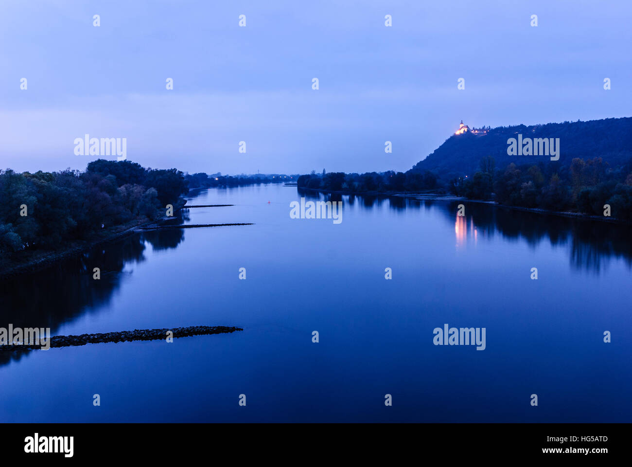 Bogen : Église Marienkirche sur la montagne au-dessus du Danube ...