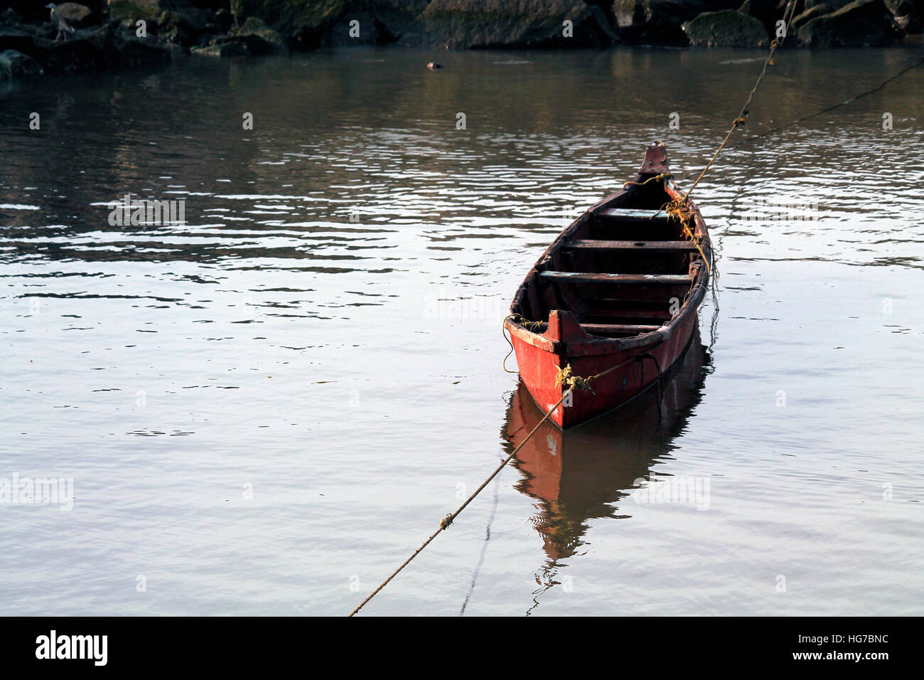 Bateau solitaire Banque de photographies et d’images à haute résolution ...