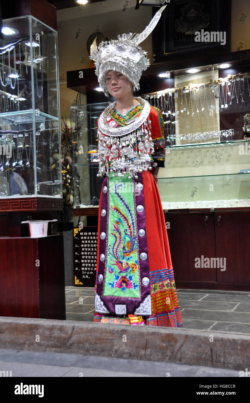 Fille chinoise en costume traditionnel Banque de photographies et d ...