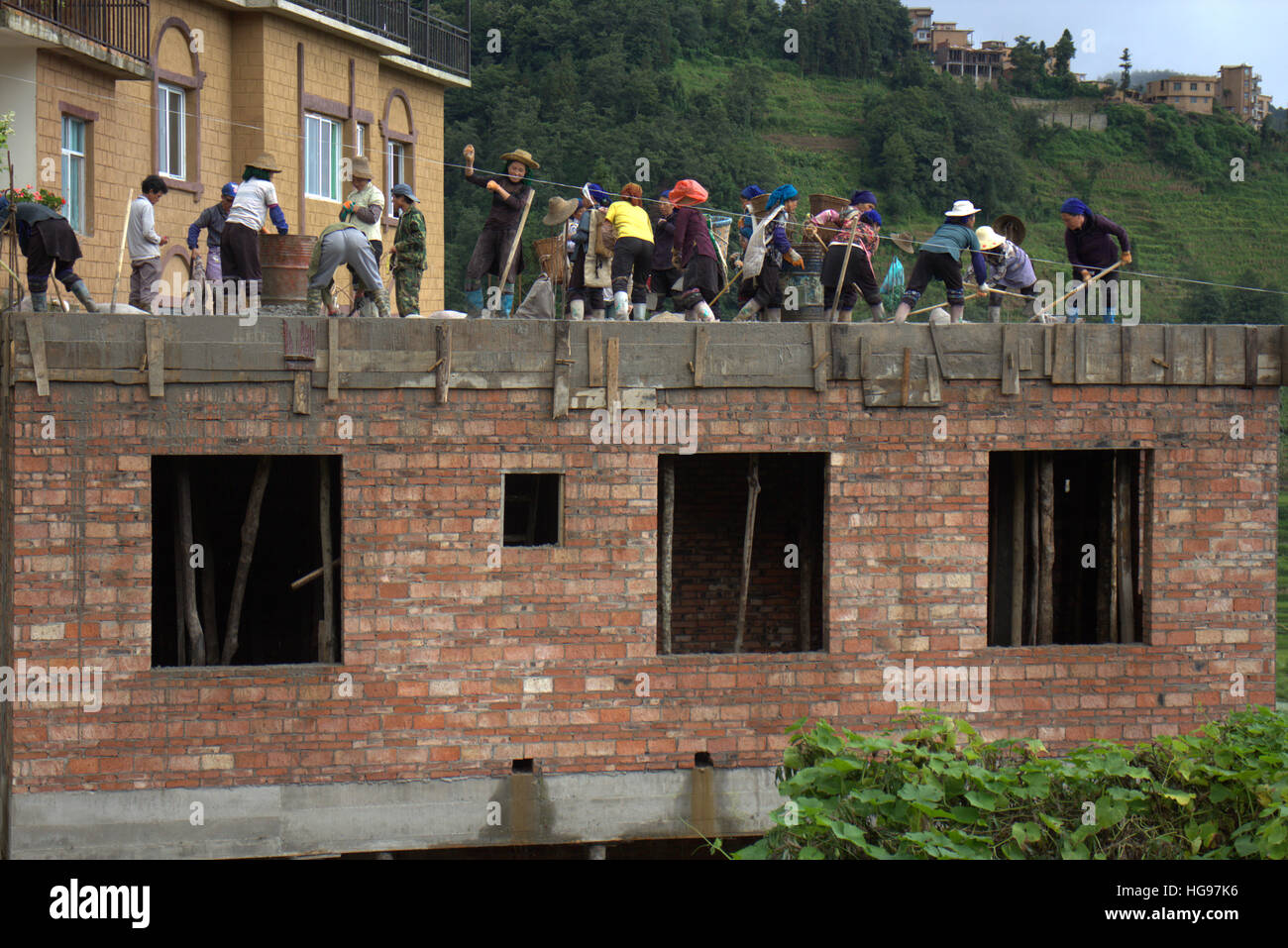 La construction d'une maison dans la région de Yuanyang - Hani Rice ...