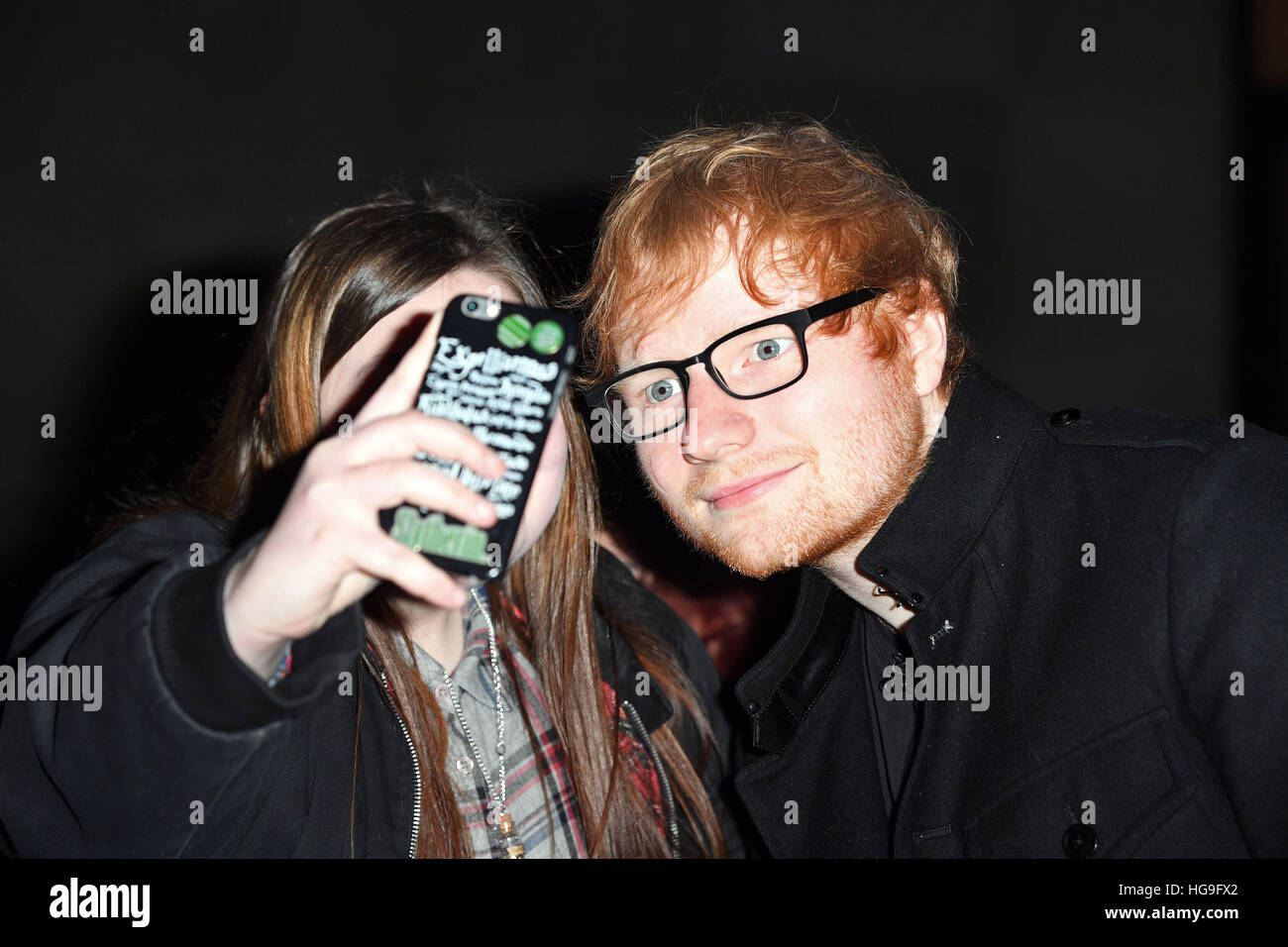 Ed sheeran fans Banque de photographies et d’images à haute résolution ...