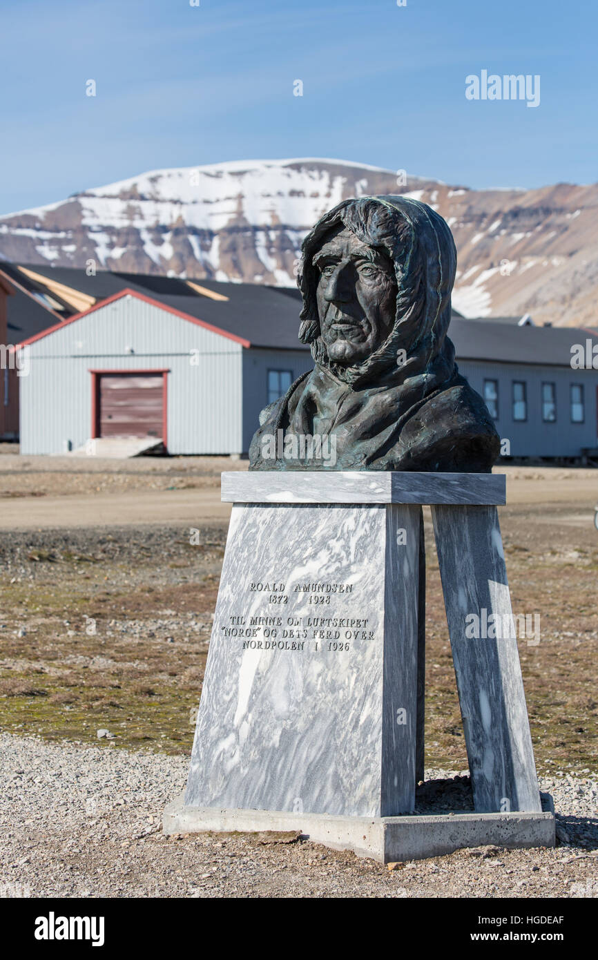 Monte Carlo, Kongsfjord, Ny Alesund, Roald Amundsen statue Photo Stock ...