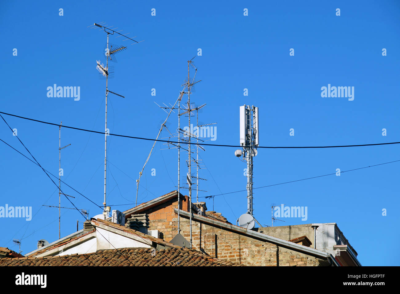 Antenne de télévision sur les toits Banque de photographies et d’images ...