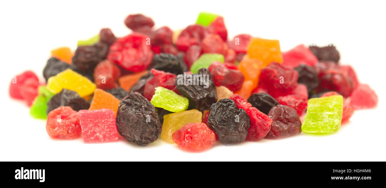 Fruits secs et confits de fruits rouges isolé sur fond blanc Photo ...