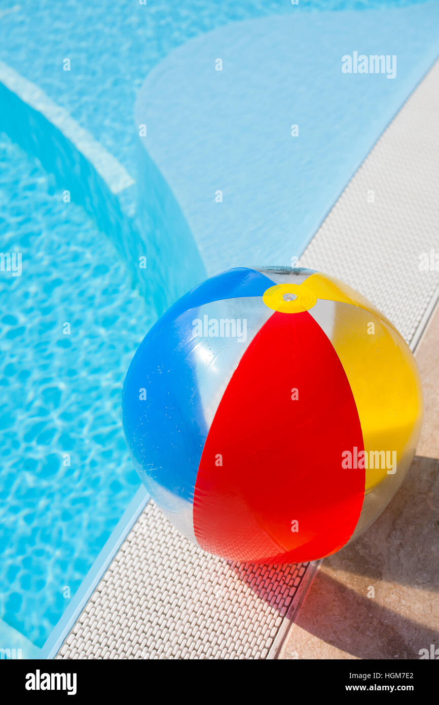 Piscine de beach ball Banque de photographies et d’images à haute ...