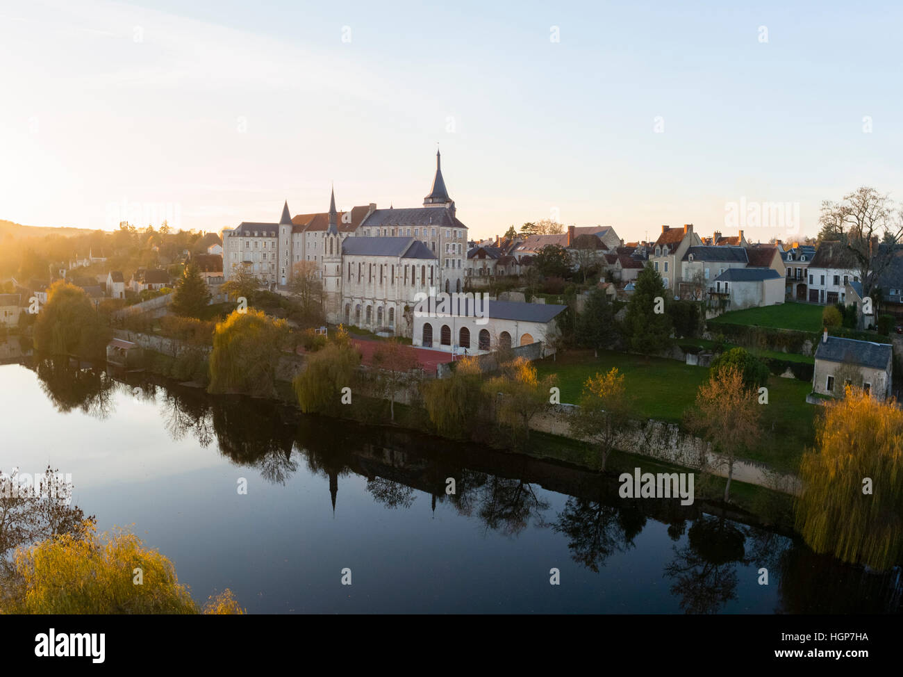 France, Indre, Saint Gaultier, rivière la Creuse et de l'ancien prieuré ...
