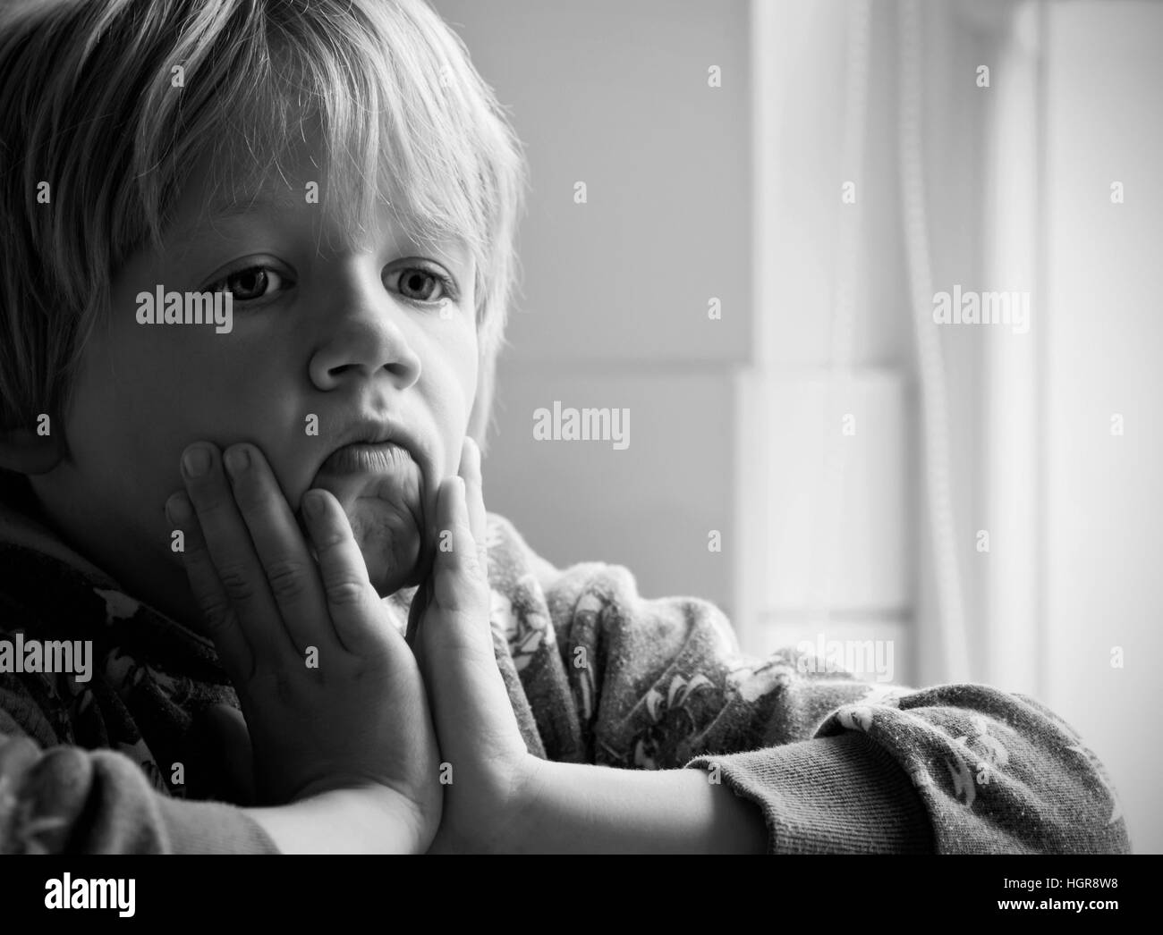 Poverty child Banque d'images noir et blanc - Alamy