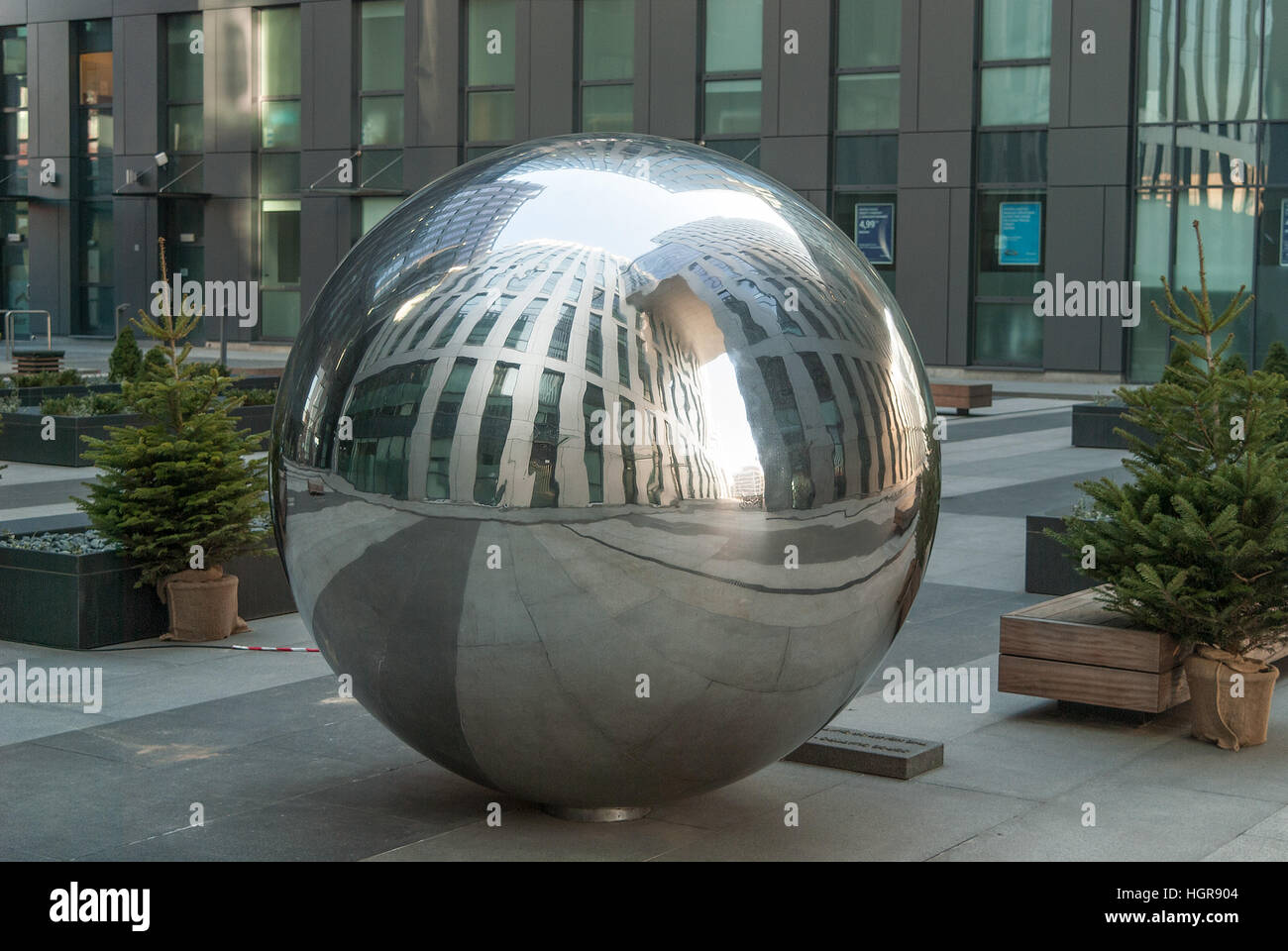 Modern metal sphere Banque de photographies et d’images à haute ...