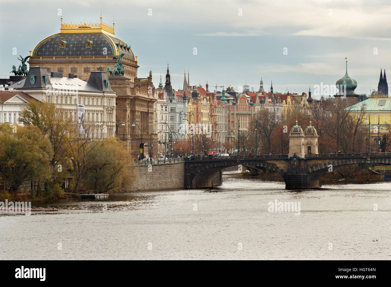 L'architecture des bâtiments et les rues de prague Banque de ...