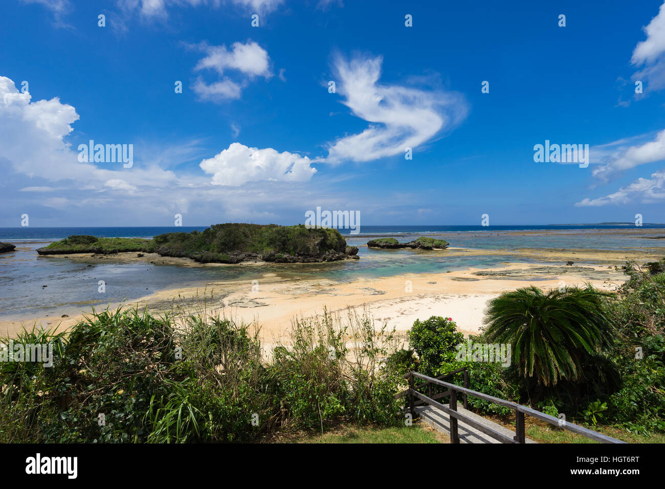 Plage de sable (Hoshizuna Star no Hama) de l'île d'Iriomote à Okinawa ...