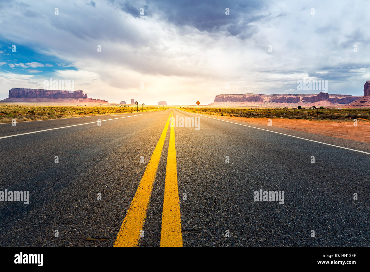 Route allant dans l'horizon Banque de photographies et d’images à haute ...