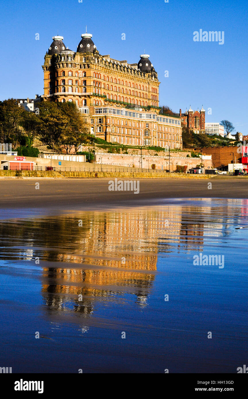 Promenade et plage de scarborough Banque de photographies et d’images à ...