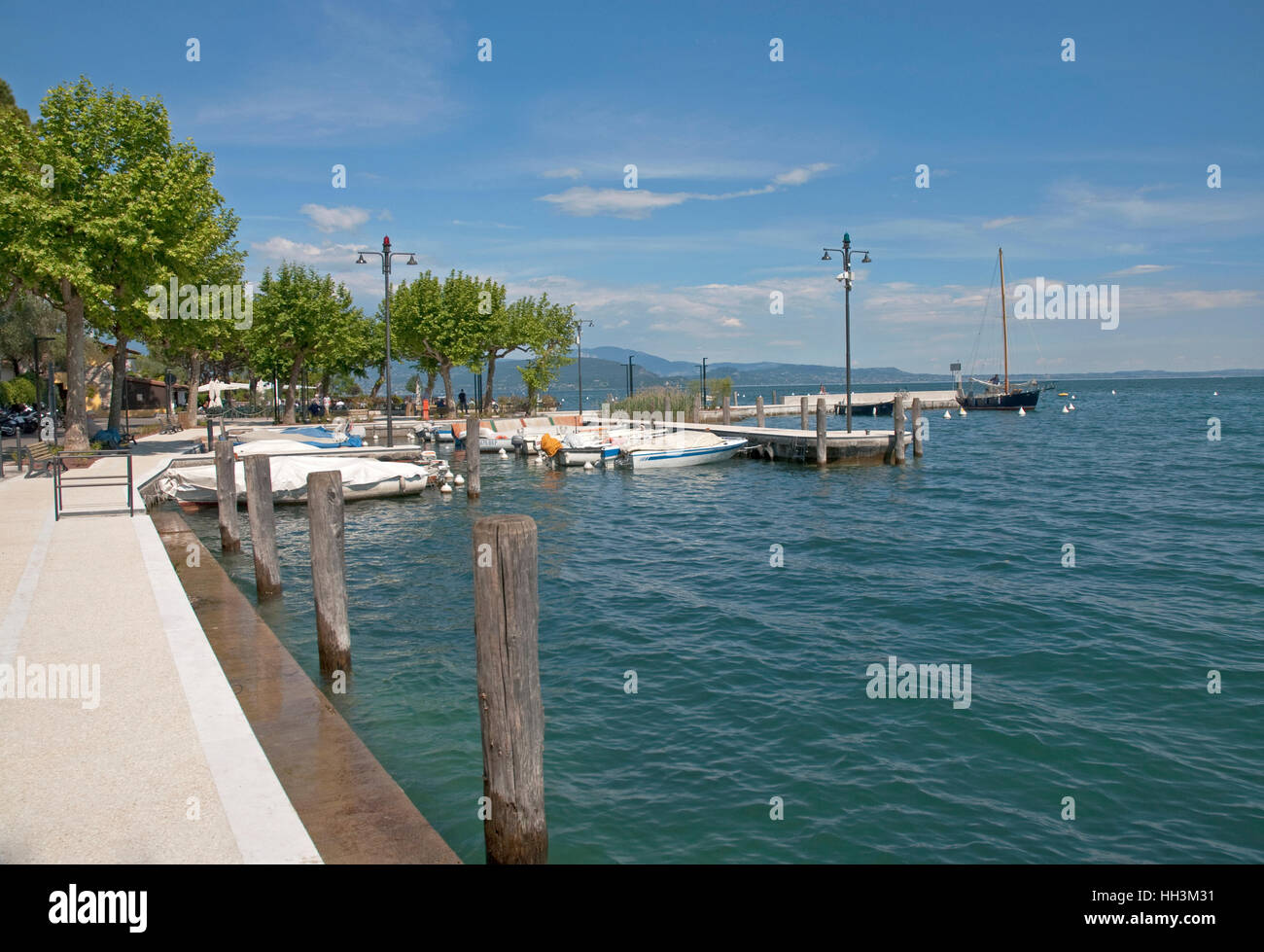 Lake garda porto san felice Banque de photographies et d’images à haute ...
