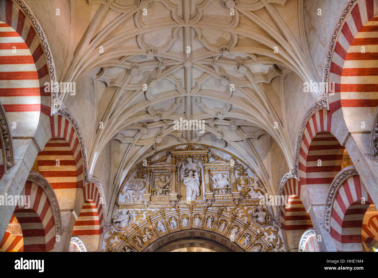 Arc en fer à cheval dans le Chœur, La Grande Mosquée (Mesquita) et de ...