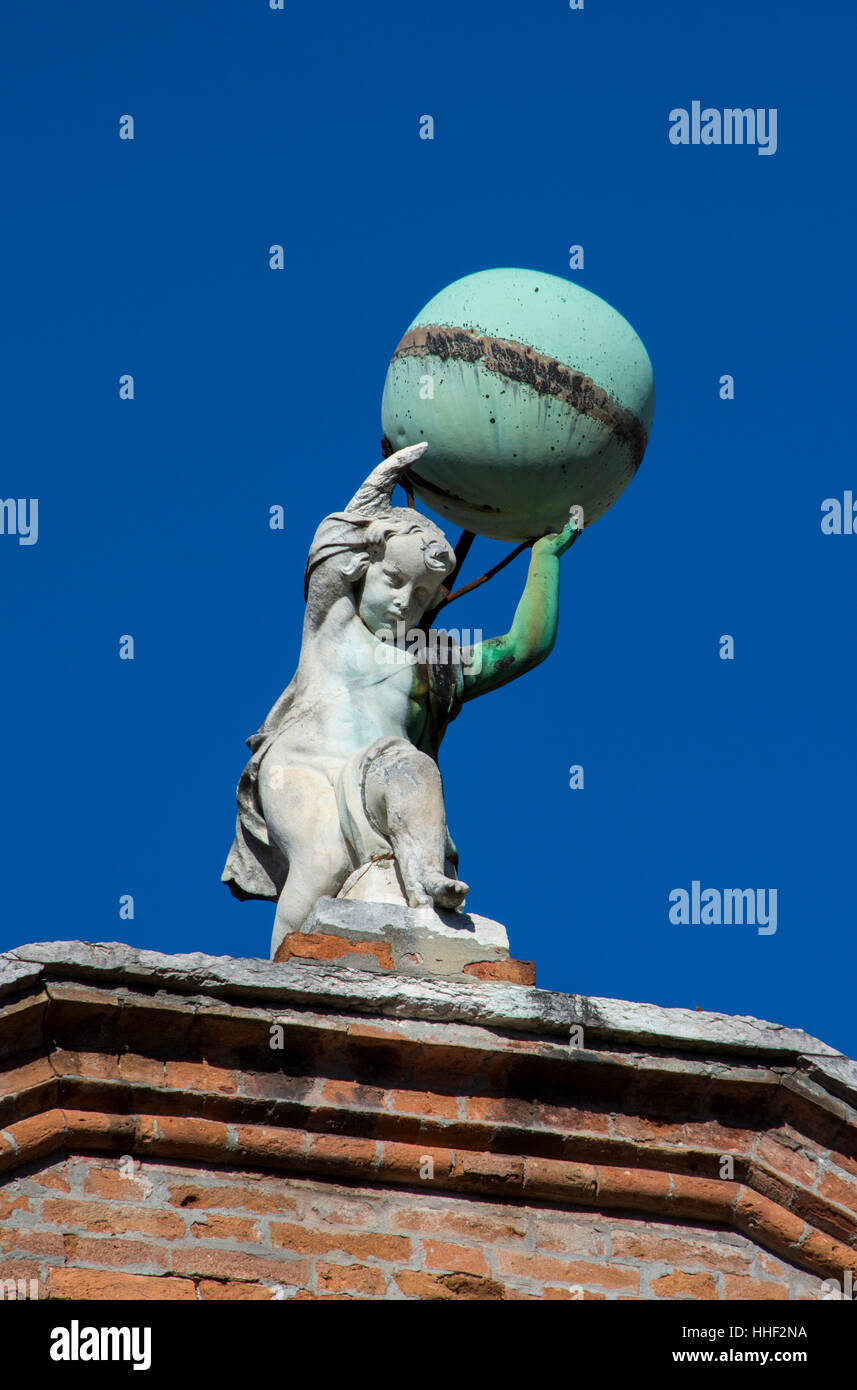Statue of atlas holding globe Banque de photographies et d’images à ...