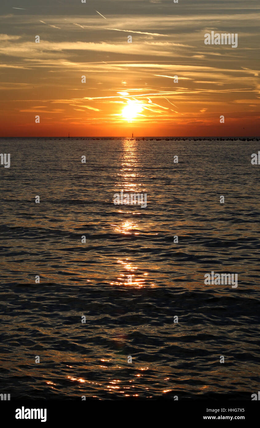 Coucher de soleil en mer adriatique Banque de photographies et d’images ...