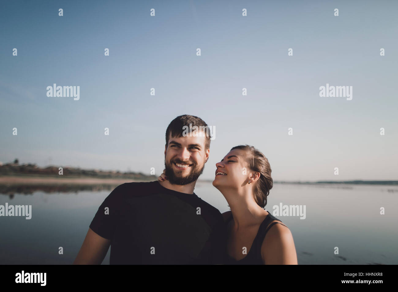 Couple au bord du lac Banque de photographies et d’images à haute ...