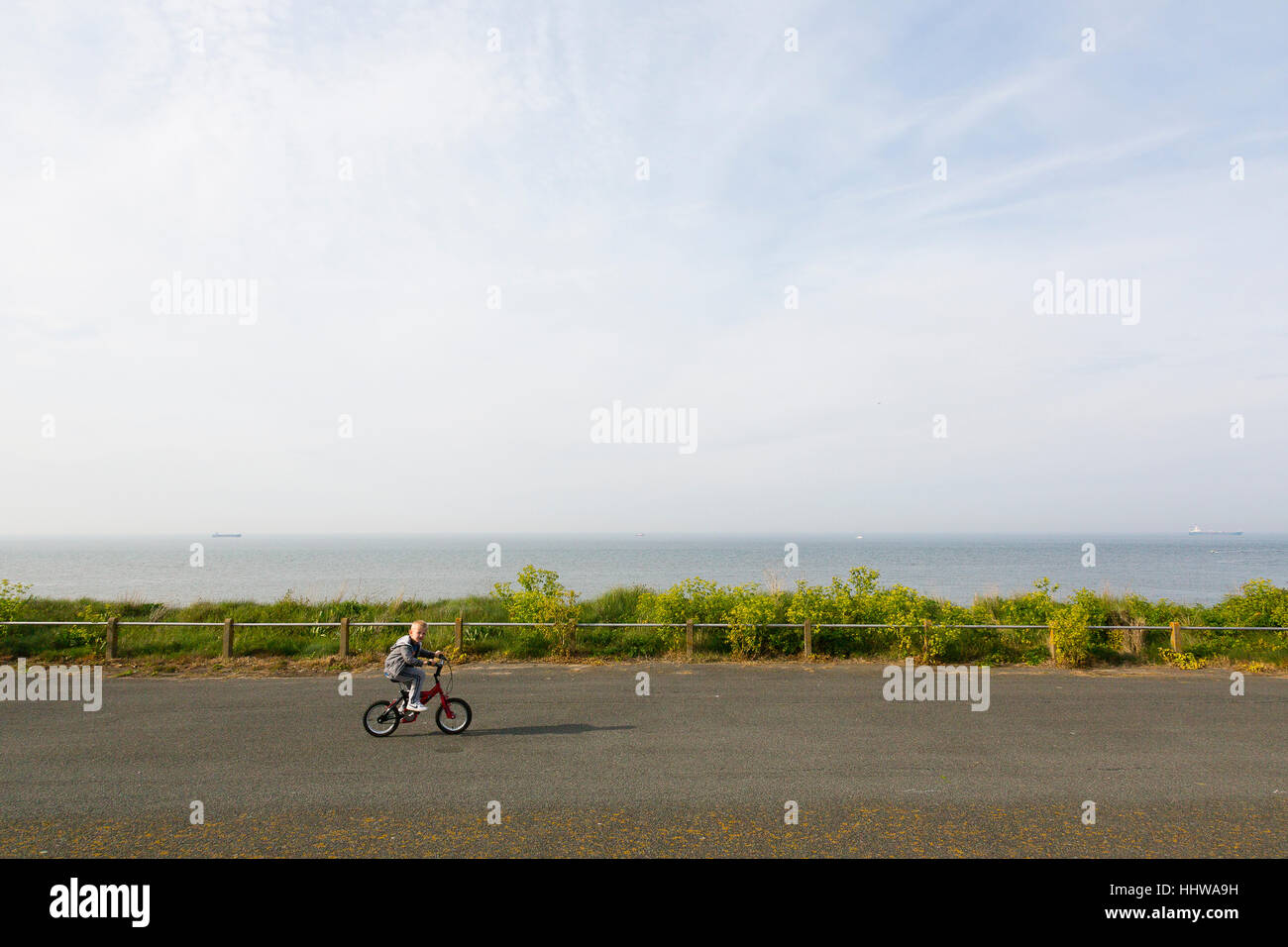 Balade vélo bord de mer Banque de photographies et d’images à haute ...