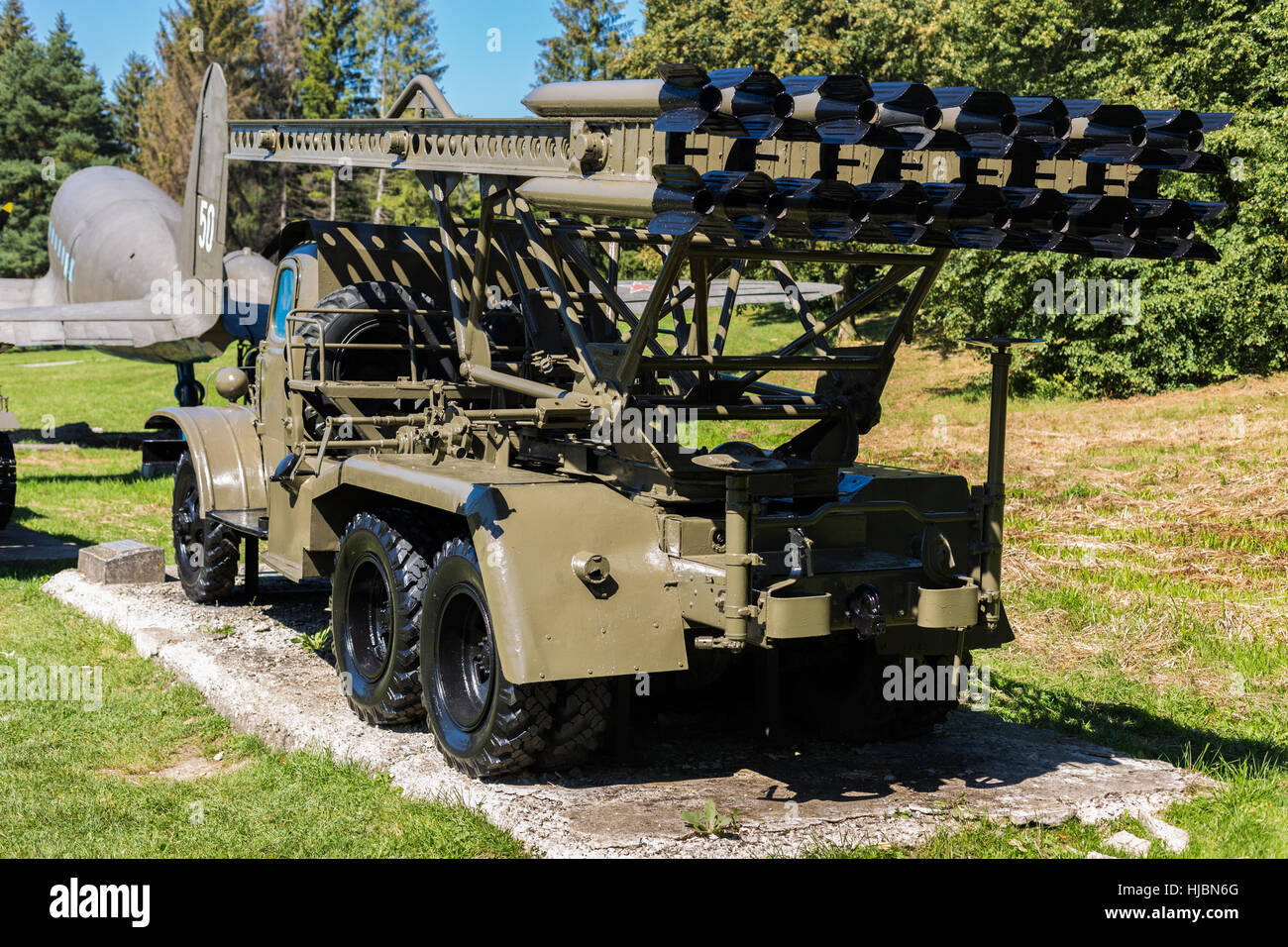 Militaire historique russe (soviétique) lance-roquettes multiples BM ...
