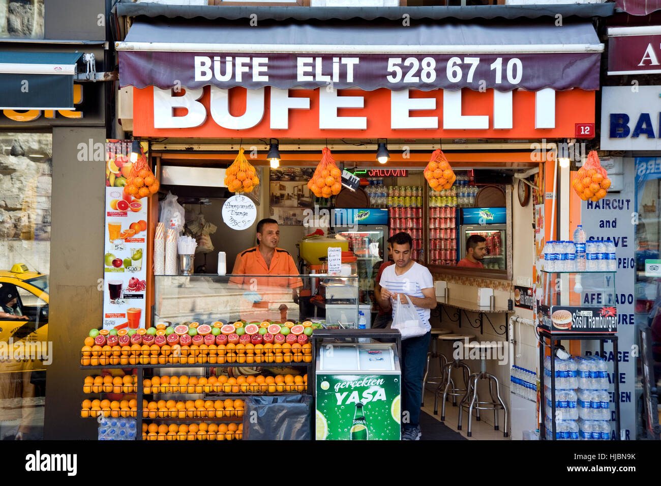Fruit juice shop in istanbul Banque de photographies et d’images à ...