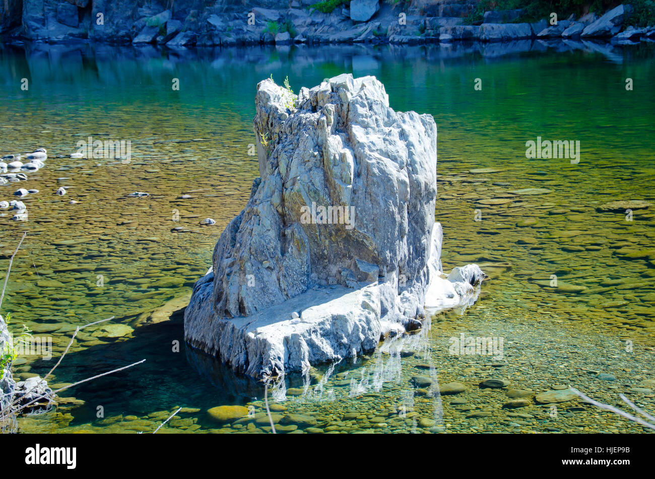 Grand rocher de rivière Banque de photographies et d’images à haute ...