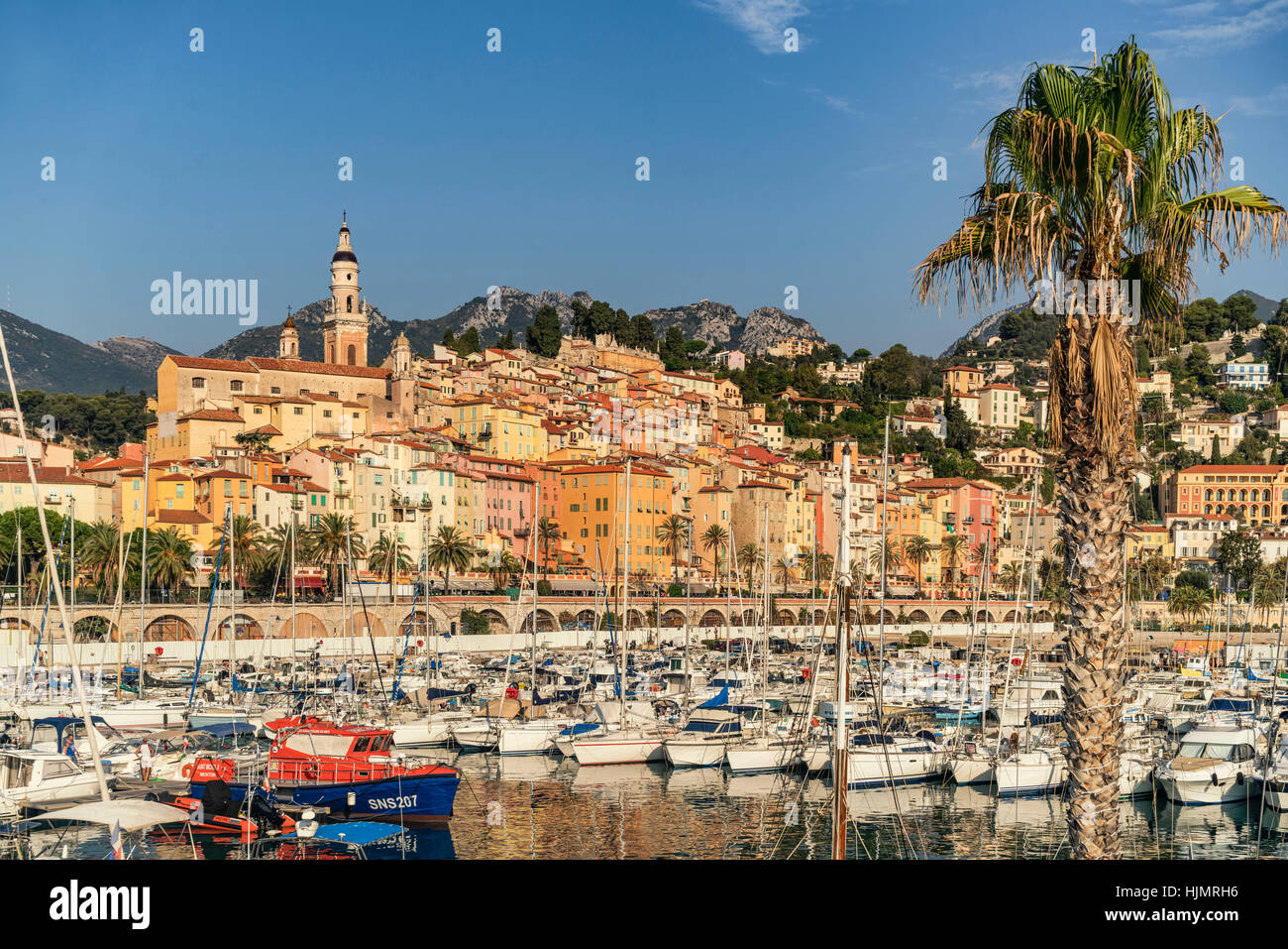 Le vieux port de menton Banque de photographies et d’images à haute ...