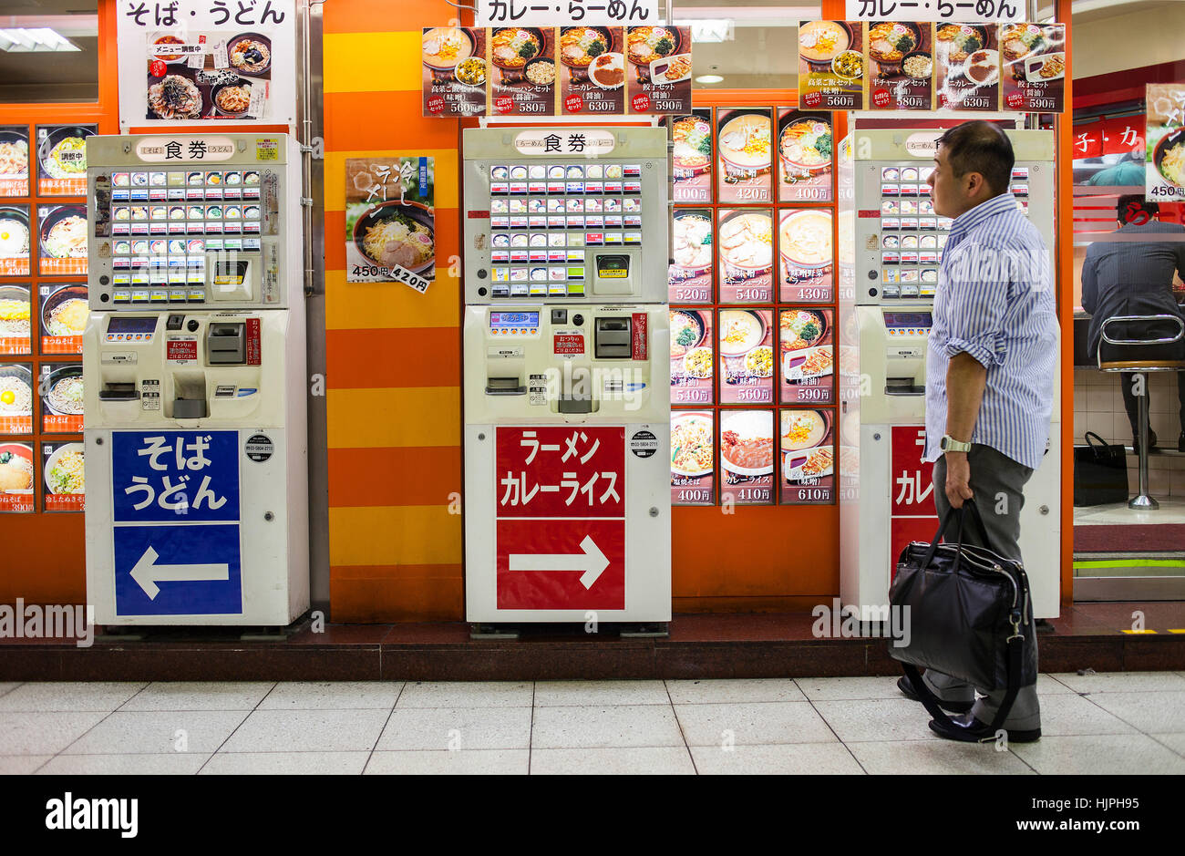 Le choix de l'homme d'une machine distributrice de repas dans un ...
