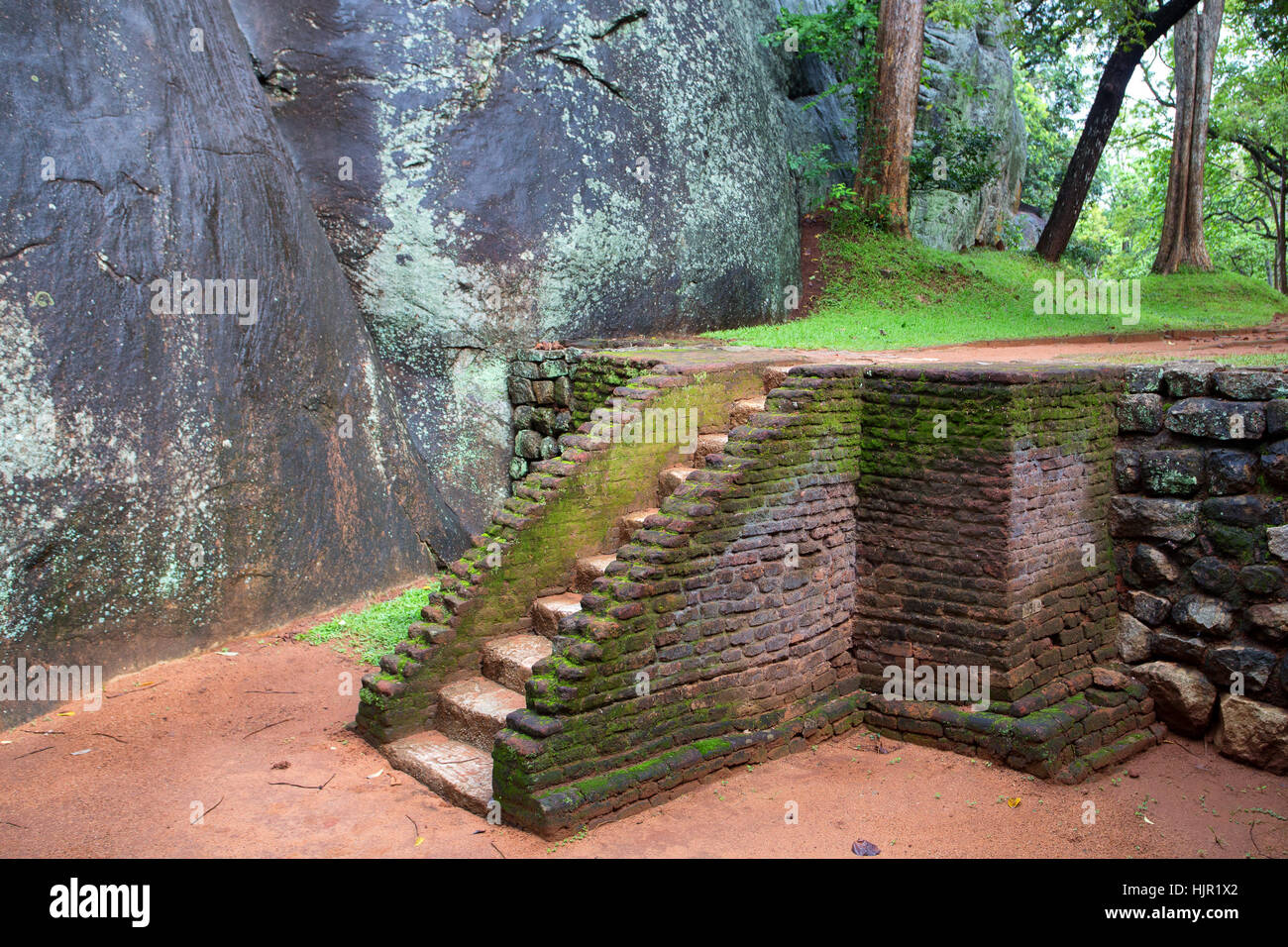 Escaliers en ruine à Sigiriya Rock site archéologique Photo Stock - Alamy