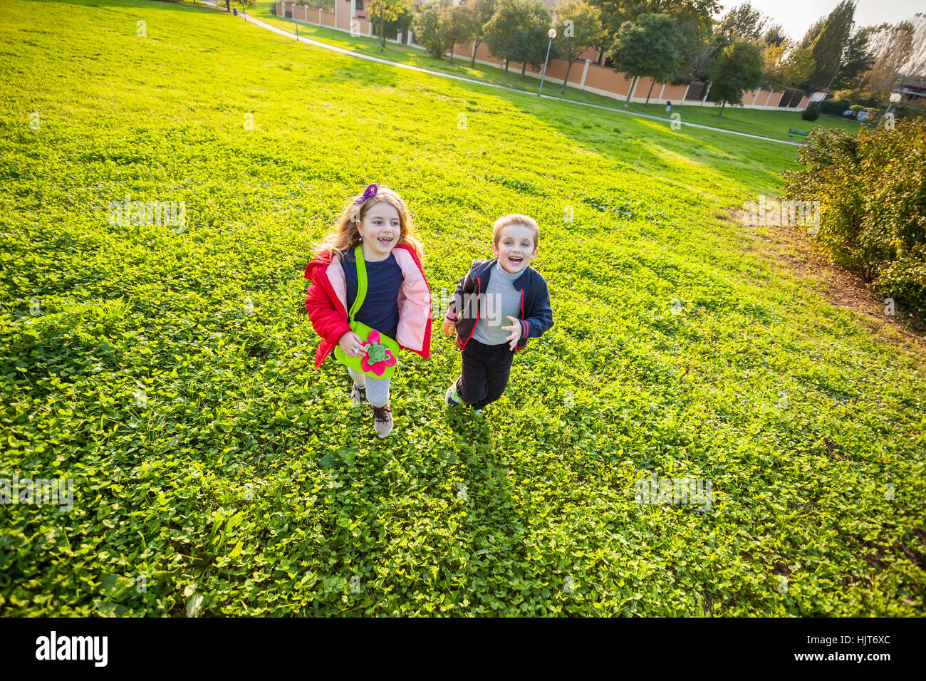 Courir les enfants Banque de photographies et d’images à haute ...