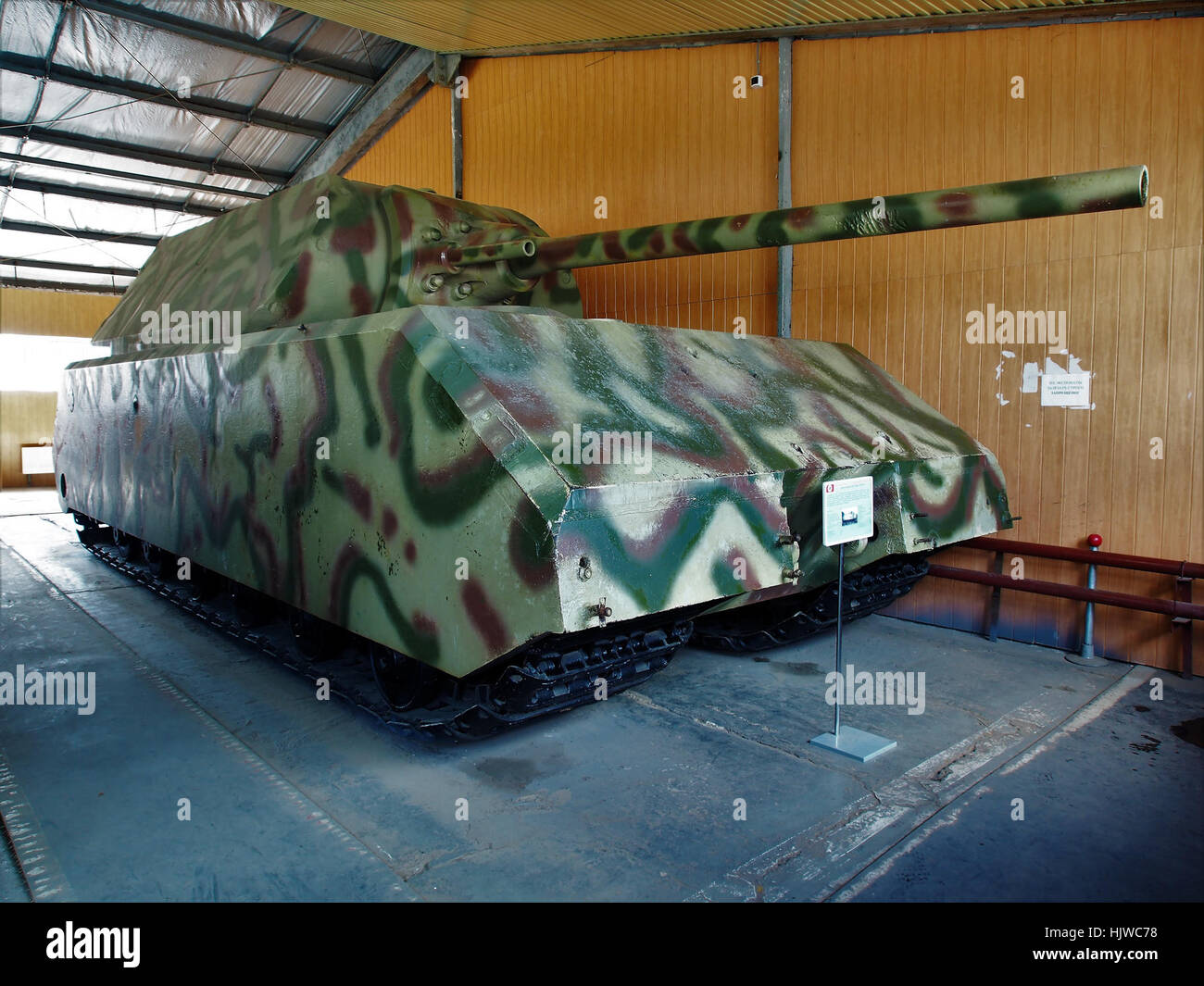 Le PZ. Le Kpfw VIII Maus est un char super lourd allemand de la seconde ...