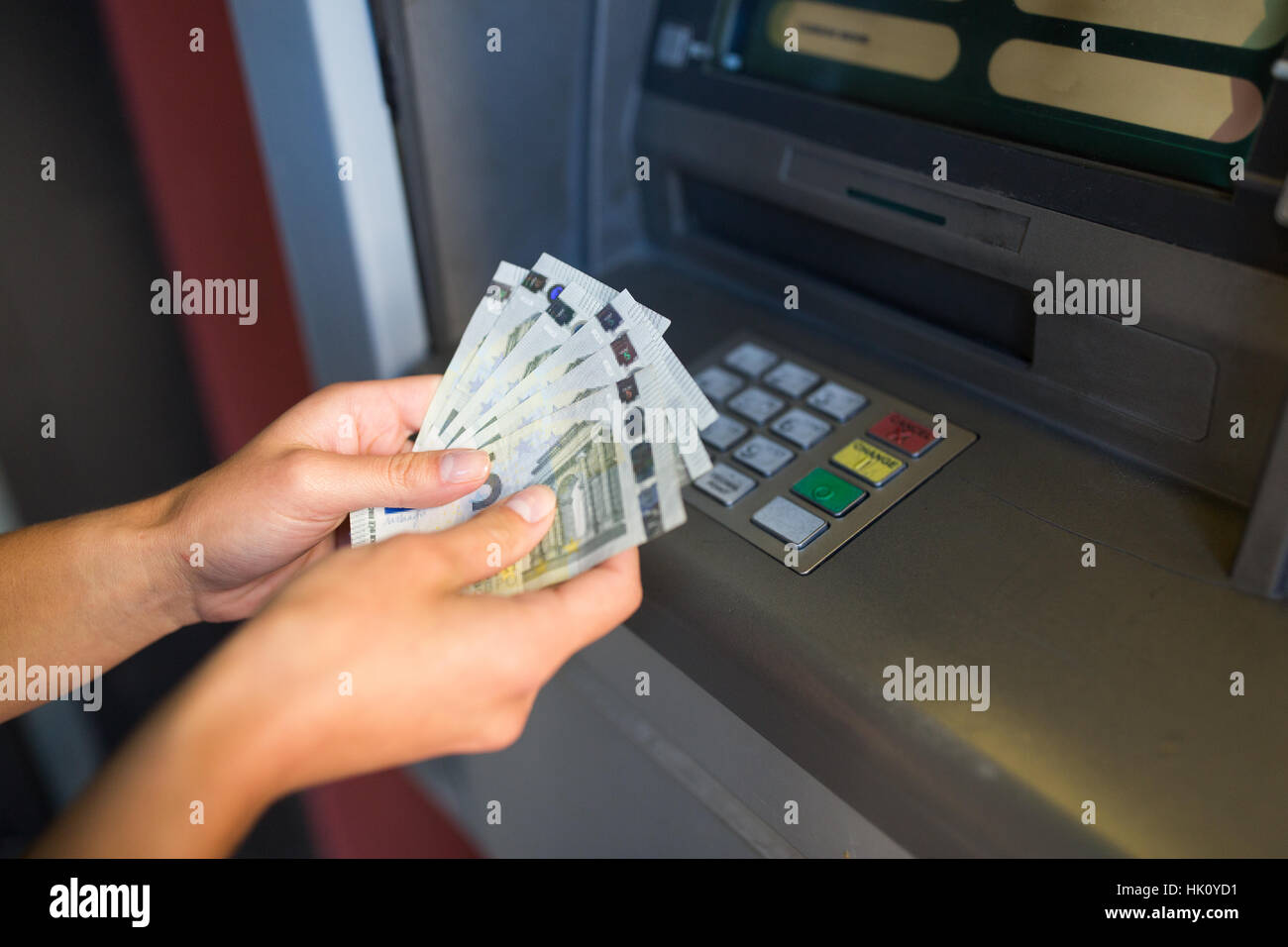 Money counting machine Banque de photographies et d’images à haute ...