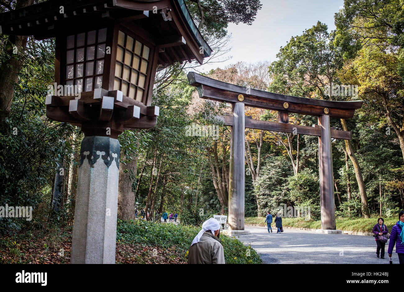 Tori torii porte temple sanctuaire tokyo Banque de photographies et d ...