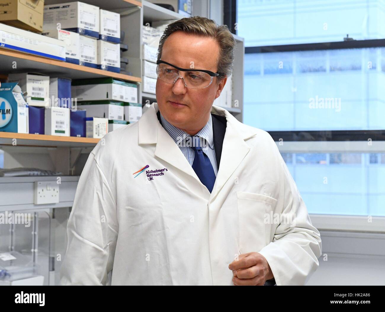 David Cameron lors d'une tournée de la Drug Discovery Institute de ...
