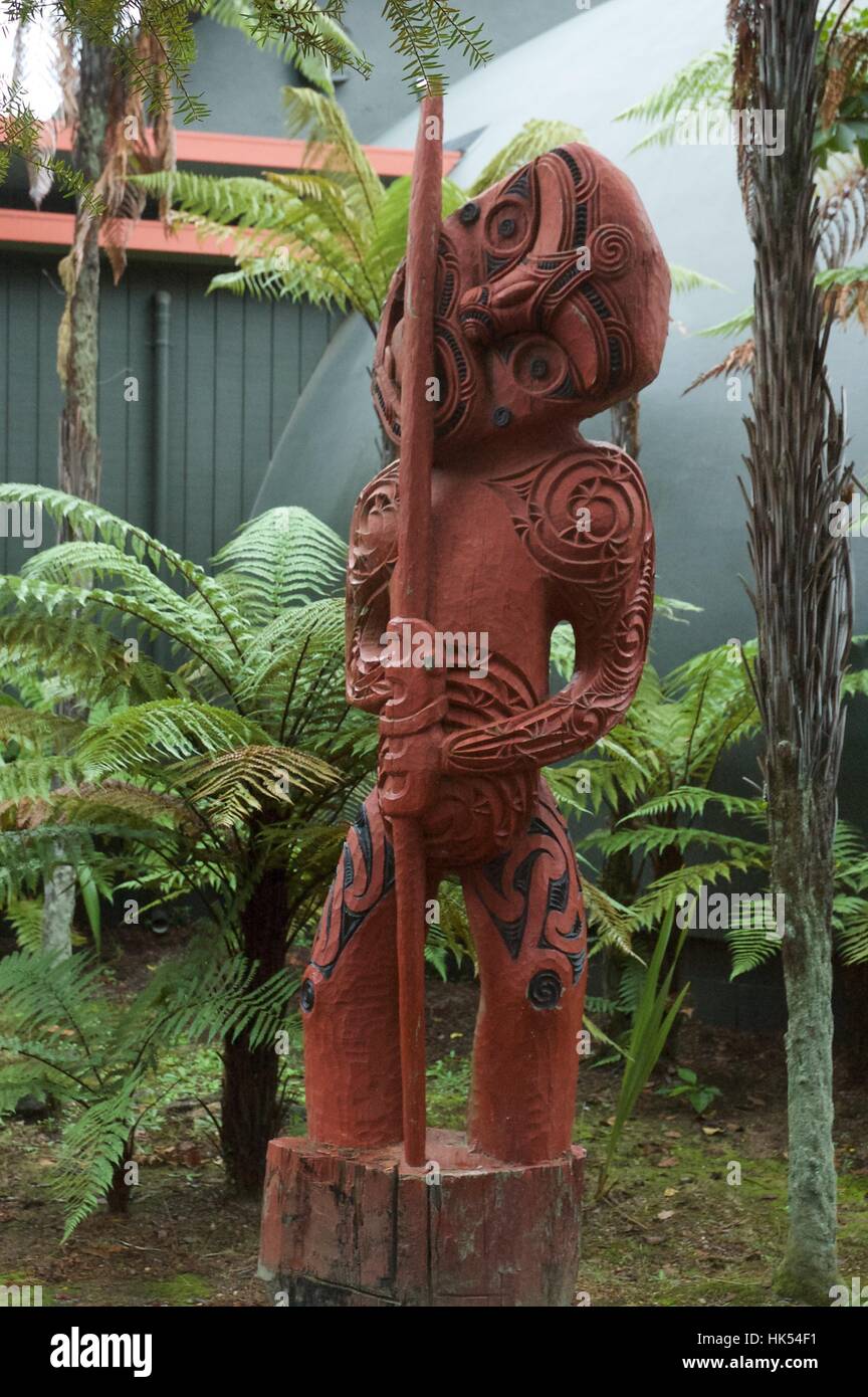 Maori totem Banque de photographies et d’images à haute résolution - Alamy