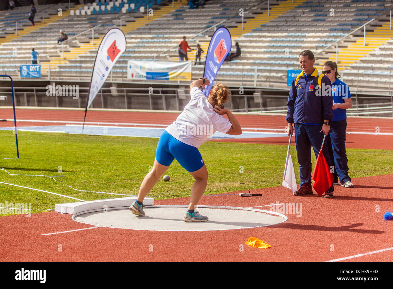 Lancer de poids femme Banque de photographies et d’images à haute ...