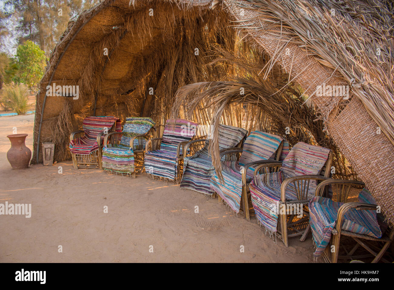 Une cabane colorée dans l'anaphore complexe en Egypte Photo Stock - Alamy