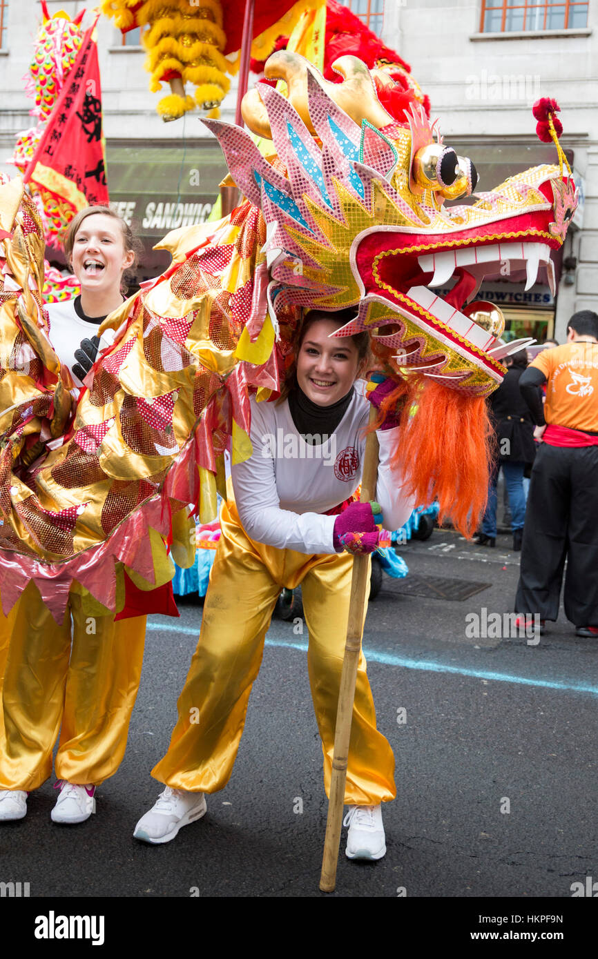 Dragon femelle Banque de photographies et d’images à haute résolution ...