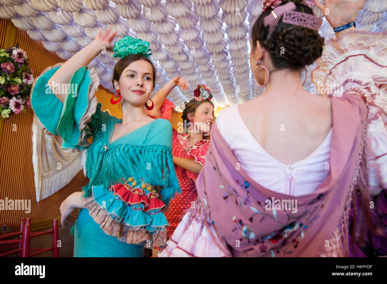 La foire de Séville (officiellement feria de abril de Sevilla, 'Seville ...