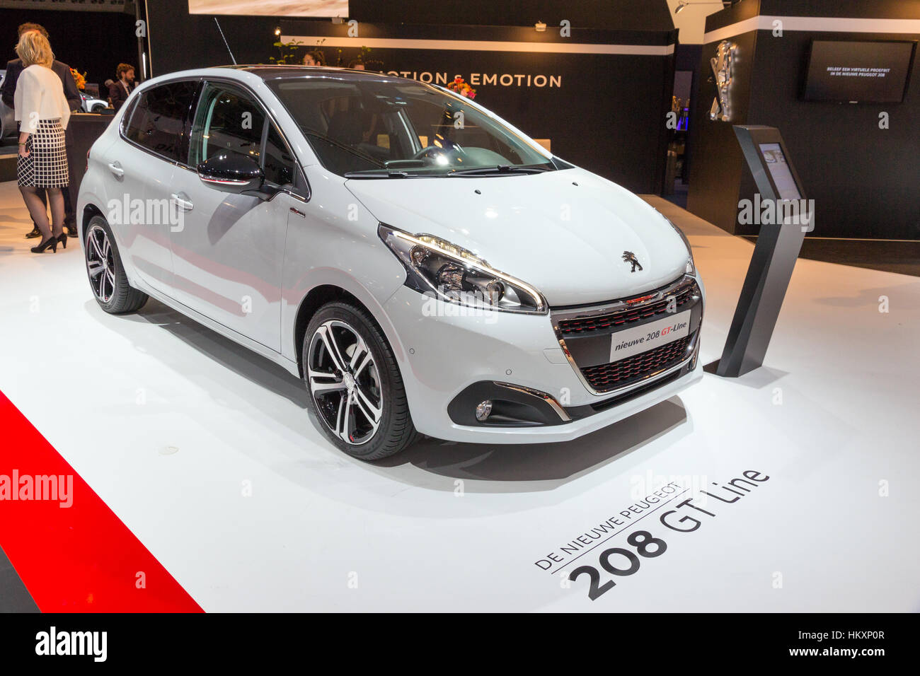 Peugeot 208 gt line Banque de photographies et d’images à haute ...