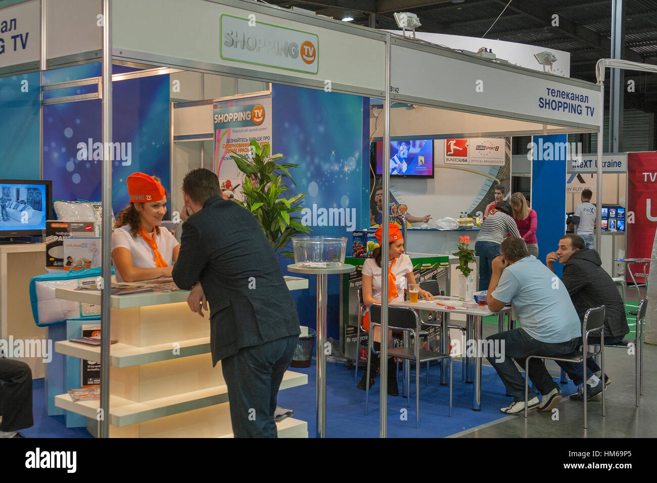 Tv screen showing shopping channel Banque de photographies et d’images ...