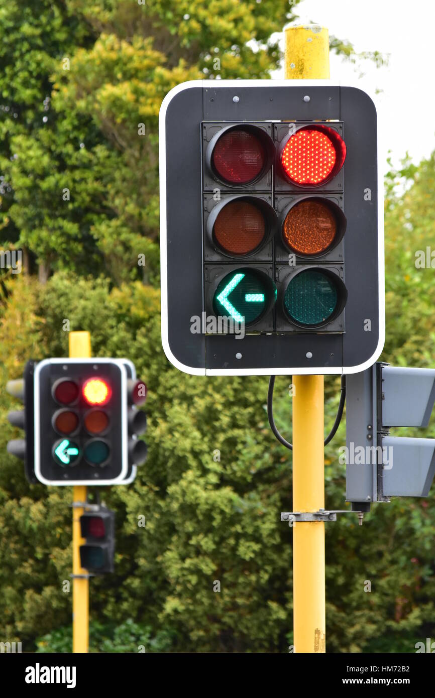 Feux de circulation avec feux rouges Banque de photographies et d’images à haute résolution - Alamy
